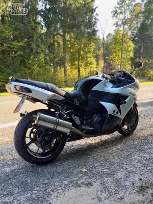 Kawasaki ZZR 2006 in Trakai, with an engine capacity of 1.40 L and mileage of 71 thousand km for 5500 €, photo 5 on AUTOMOTO.COM.LV
