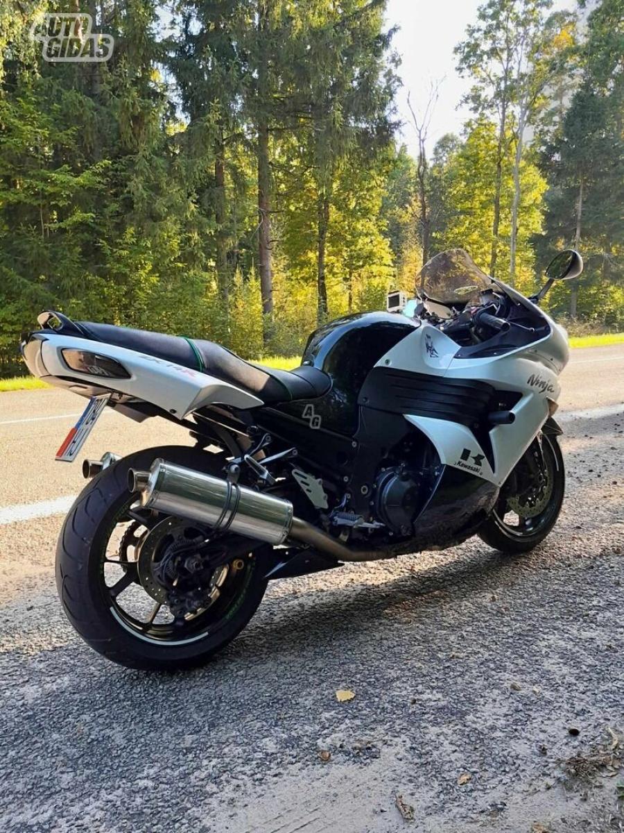 Kawasaki ZZR 2006 in Trakai, with an engine capacity of 1.40 L and mileage of 71 thousand km for 5500 €, photo 5 on AUTOMOTO.COM.LV