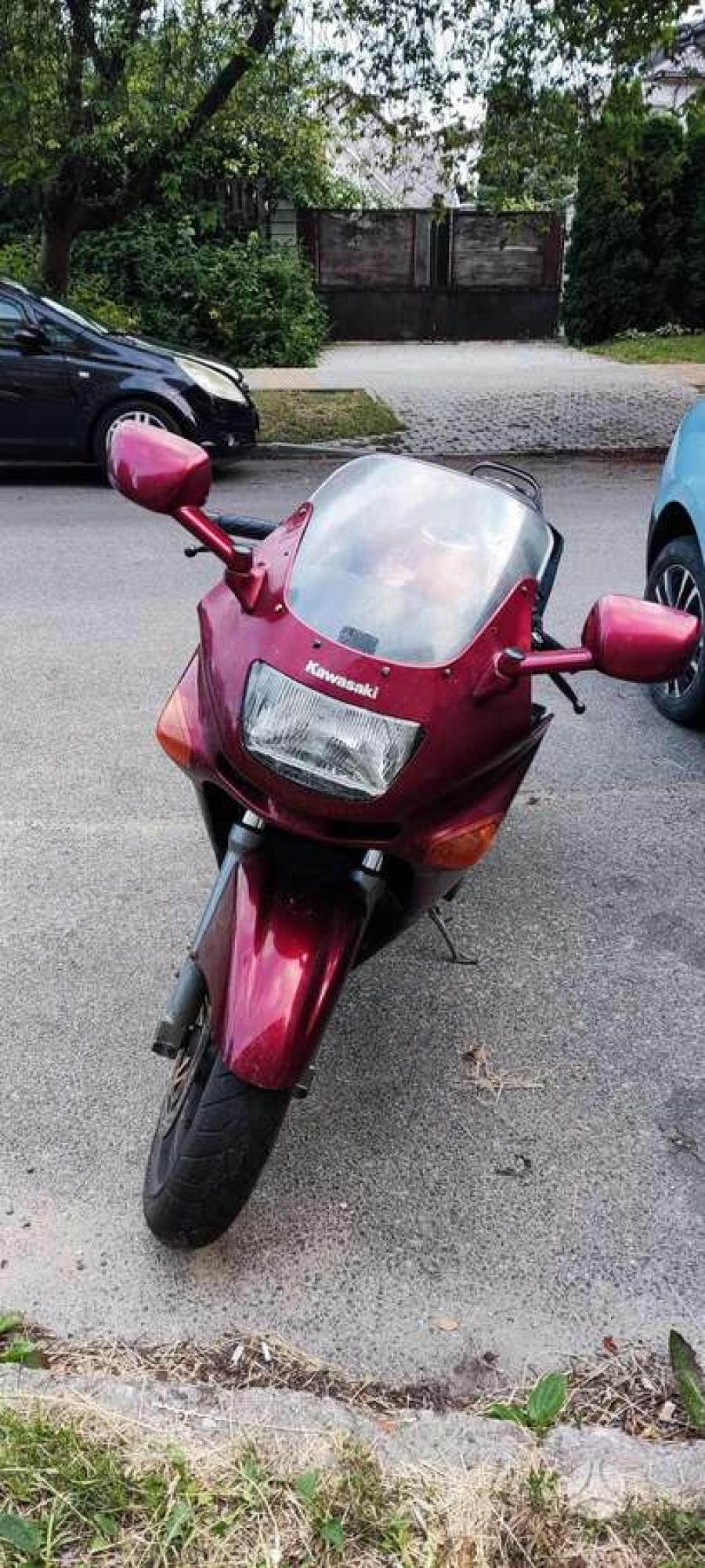 Sarkans Kawasaki ZZR 1998 Klaipėda, ar dzinēja tilpumu 0.60 L un nobraukumu 35 tūkst. km par 1200 €, foto 1 vietnē AUTOMOTO.COM.LV