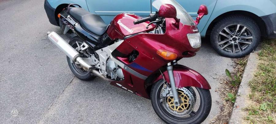 Sarkans Kawasaki ZZR 1998 Klaipėda, ar dzinēja tilpumu 0.60 L un nobraukumu 35 tūkst. km par 1200 €, foto 3 vietnē AUTOMOTO.COM.LV