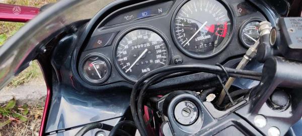 Красный Кавасаки ZZR 1998 в Клайпеда, объемом двигателя 0.60 л и пробегом 35 тыс. км за 1200 €, фото 6 на AUTOMOTO.COM.LV