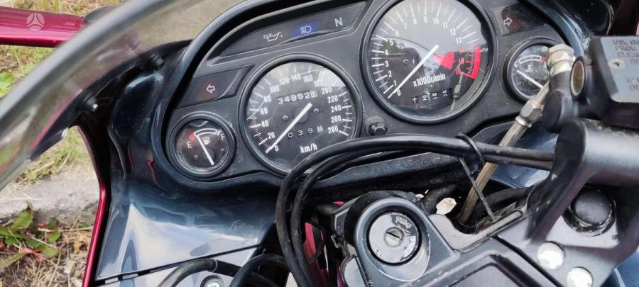 Sarkans Kawasaki ZZR 1998 Klaipėda, ar dzinēja tilpumu 0.60 L un nobraukumu 35 tūkst. km par 1200 €, foto 7 vietnē AUTOMOTO.COM.LV