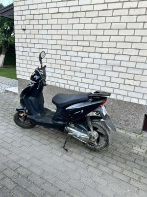 Black Keeway Focus 2014 in Taurage, with an engine capacity of 49.00 L and mileage of 5 thousand km for 380 €, photo 3 on AUTOMOTO.COM.LV