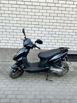 Black Keeway Focus 2014 in Taurage, with an engine capacity of 49.00 L and mileage of 5 thousand km for 380 €, photo 5 on AUTOMOTO.COM.LV