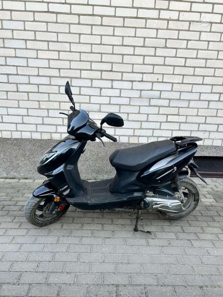 Black Keeway Focus 2014 in Taurage, with an engine capacity of 49.00 L and mileage of 5 thousand km for 380 €, photo 5 on AUTOMOTO.COM.LV