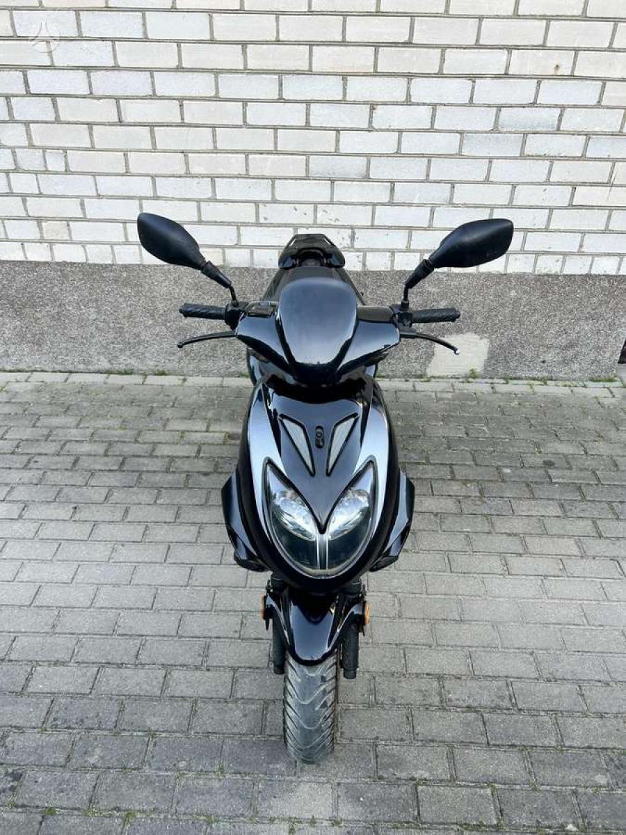 Black Keeway Focus 2014 in Taurage, with an engine capacity of 49.00 L and mileage of 5 thousand km for 380 €, photo 6 on AUTOMOTO.COM.LV