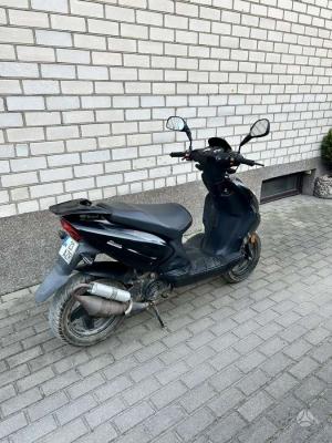 Black Keeway Focus 2014 in Taurage, with an engine capacity of 49.00 L and mileage of 5 thousand km for 380 €, photo 9 on AUTOMOTO.COM.LV