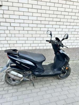 Black Keeway Focus 2014 in Taurage, with an engine capacity of 49.00 L and mileage of 5 thousand km for 380 €, photo 10 on AUTOMOTO.COM.LV