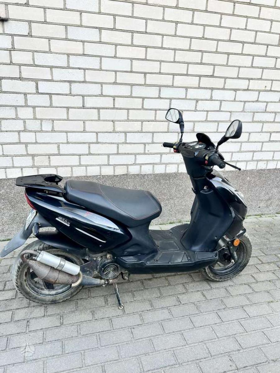Black Keeway Focus 2014 in Taurage, with an engine capacity of 49.00 L and mileage of 5 thousand km for 380 €, photo 10 on AUTOMOTO.COM.LV