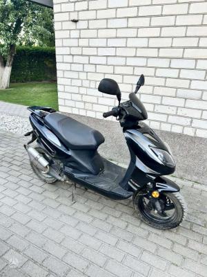 Black Keeway Focus 2014 in Taurage, with an engine capacity of 49.00 L and mileage of 5 thousand km for 380 €, photo 11 on AUTOMOTO.COM.LV
