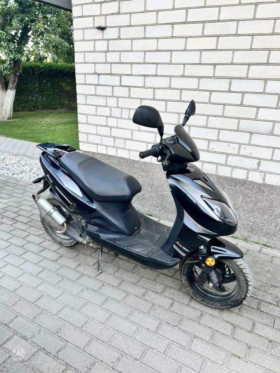 Black Keeway Focus 2014 in Taurage, with an engine capacity of 49.00 L and mileage of 5 thousand km for 380 €, photo 11 on AUTOMOTO.COM.LV