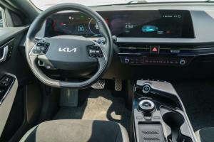 White Kia Capital 2021 in Riga, with an engine capacity of 0.00 L and mileage of 98 thousand km for 30000 €, photo 15 on AUTOMOTO.COM.LV