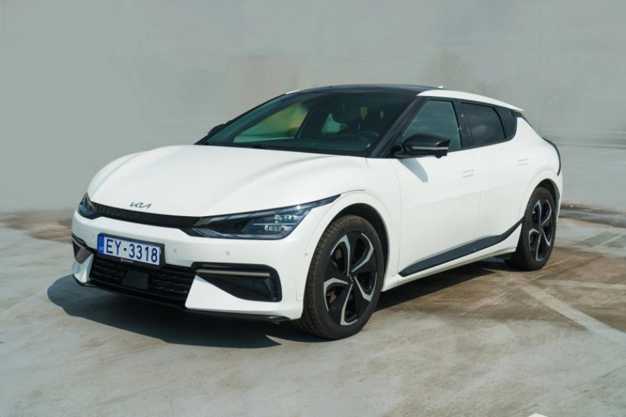 White Kia Capital 2021 in Riga, with an engine capacity of 0.00 L and mileage of 98 thousand km for 30000 €, photo 17 on AUTOMOTO.COM.LV