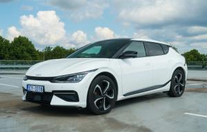 White Kia Capital 2021 in Riga, with an engine capacity of 0.00 L and mileage of 98 thousand km for 30000 €, photo 19 on AUTOMOTO.COM.LV