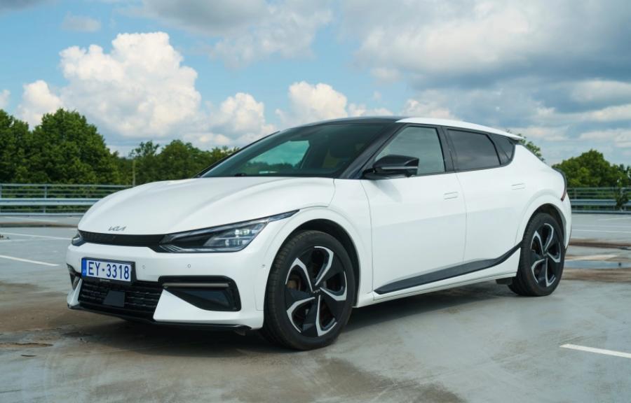 White Kia Capital 2021 in Riga, with an engine capacity of 0.00 L and mileage of 98 thousand km for 30000 €, photo 19 on AUTOMOTO.COM.LV