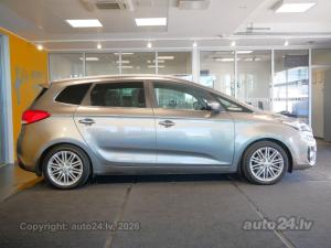 Beige Kia Carens 2017 in Tallinn, with an engine capacity of 1.70 L and mileage of 117 thousand km for 8990 €, photo 2 on AUTOMOTO.COM.LV