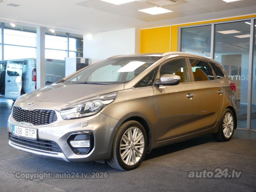 Beige Kia Carens 2017 in Tallinn, with an engine capacity of 1.70 L and mileage of 117 thousand km for 8990 €, photo 5 on AUTOMOTO.COM.LV
