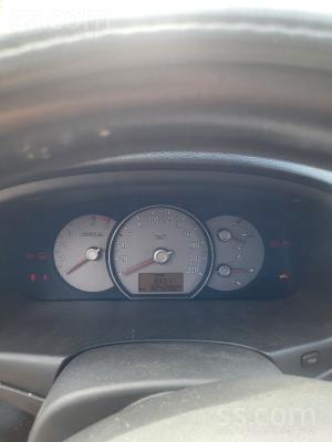 Black Kia Carens 2007 in Riga, with an engine capacity of 2.00 L and mileage of 324 thousand km for 1750 €, photo 6 on AUTOMOTO.COM.LV