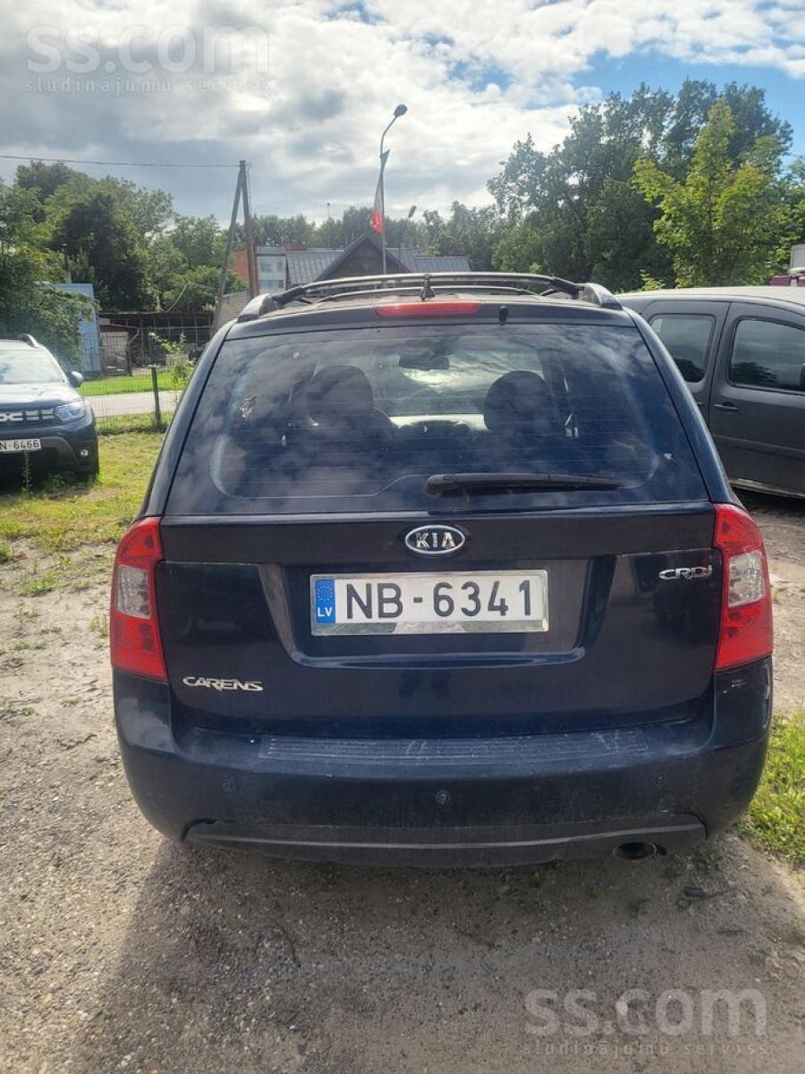 Black Kia Carens 2007 in Riga, with an engine capacity of 2.00 L and mileage of 324 thousand km for 1750 €, photo 8 on AUTOMOTO.COM.LV