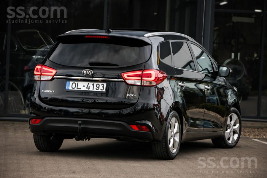 Black Kia Carens 2013 in Jelgava, with an engine capacity of 1.70 L and mileage of 0 thousand km for 7490 €, photo 5 on AUTOMOTO.COM.LV
