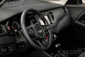 Black Kia Carens 2013 in Jelgava, with an engine capacity of 1.70 L and mileage of 0 thousand km for 7490 €, photo 8 on AUTOMOTO.COM.LV