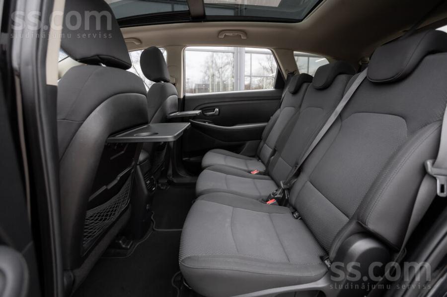 Black Kia Carens 2013 in Jelgava, with an engine capacity of 1.70 L and mileage of 0 thousand km for 7490 €, photo 12 on AUTOMOTO.COM.LV