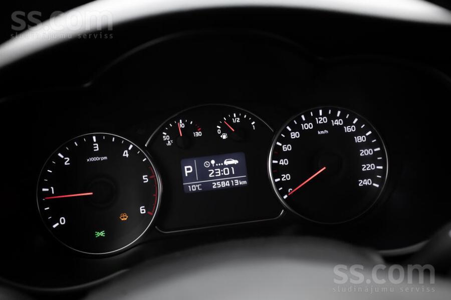 Black Kia Carens 2013 in Jelgava, with an engine capacity of 1.70 L and mileage of 0 thousand km for 7490 €, photo 27 on AUTOMOTO.COM.LV