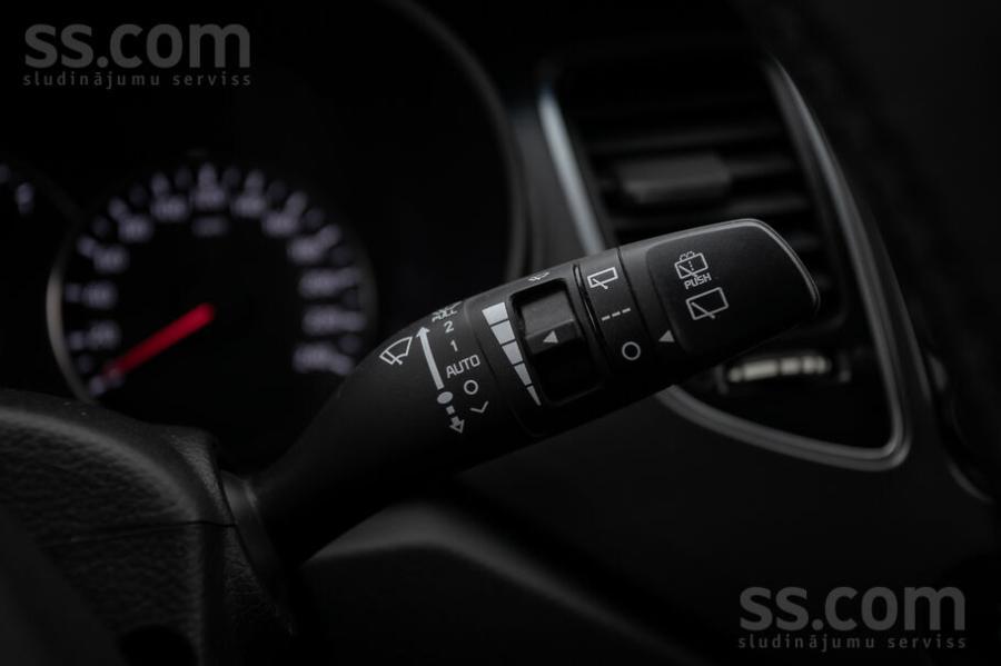 Black Kia Carens 2013 in Jelgava, with an engine capacity of 1.70 L and mileage of 0 thousand km for 7490 €, photo 30 on AUTOMOTO.COM.LV