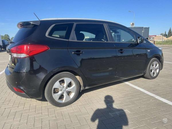 Melns Kia Carens 2013 Tauragė, ar dzinēja tilpumu 1.69 L un nobraukumu 267 tūkst. km par 3500 €, foto 4 vietnē AUTOMOTO.COM.LV