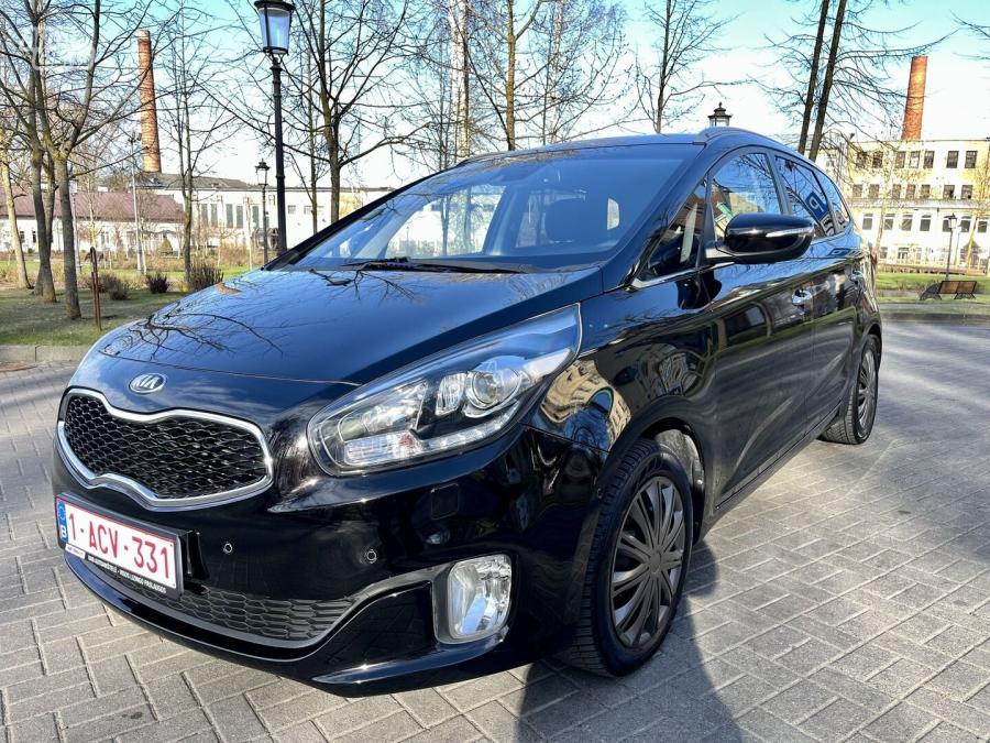 Black Kia Carens 2014 in Siauliai, with an engine capacity of 1.70 L and mileage of 269 thousand km for 6500 €, photo 3 on AUTOMOTO.COM.LV