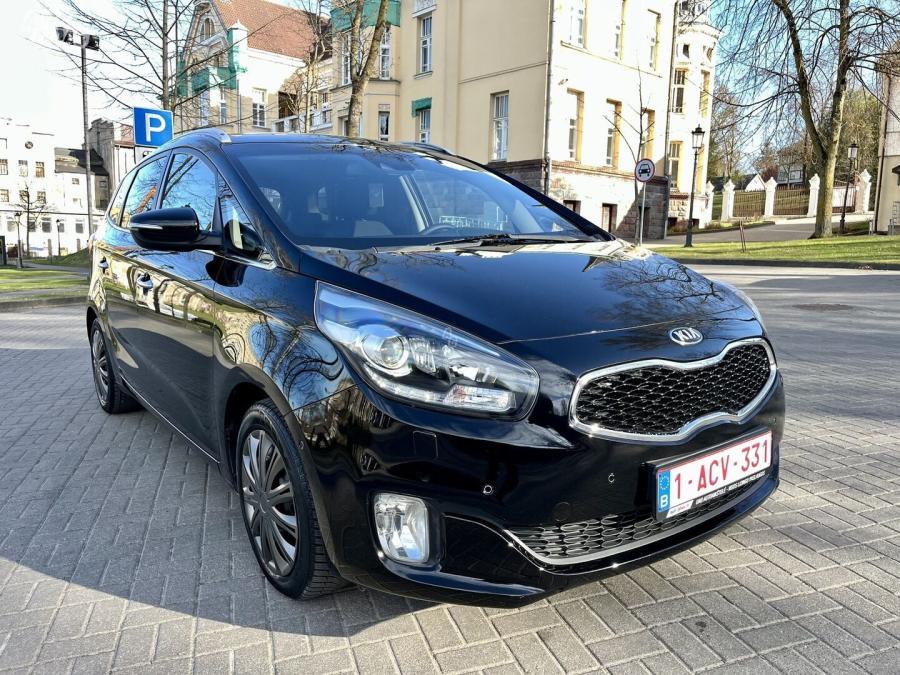 Black Kia Carens 2014 in Siauliai, with an engine capacity of 1.70 L and mileage of 269 thousand km for 6500 €, photo 5 on AUTOMOTO.COM.LV