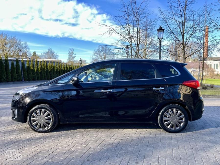Black Kia Carens 2014 in Siauliai, with an engine capacity of 1.70 L and mileage of 269 thousand km for 6500 €, photo 7 on AUTOMOTO.COM.LV