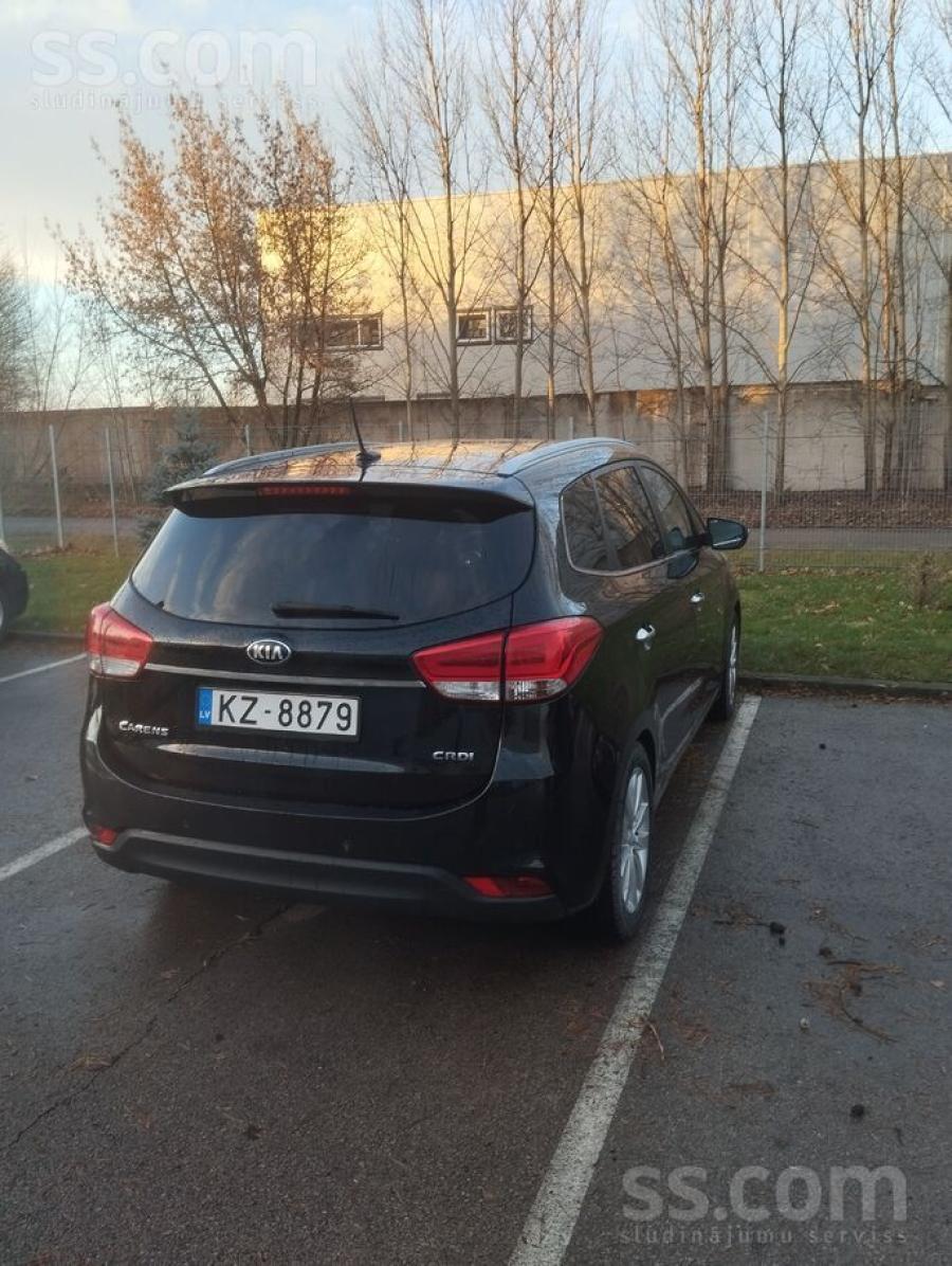 Melns Kia Carens 2014 Rīga, ar dzinēja tilpumu 1.70 L un nobraukumu 224 tūkst. km par 4500 €, foto 3 vietnē AUTOMOTO.COM.LV