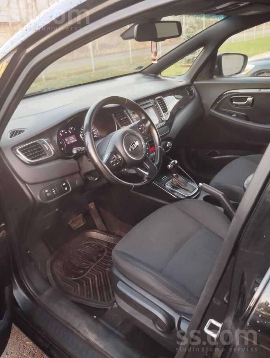Melns Kia Carens 2014 Rīga, ar dzinēja tilpumu 1.70 L un nobraukumu 224 tūkst. km par 4500 €, foto 5 vietnē AUTOMOTO.COM.LV
