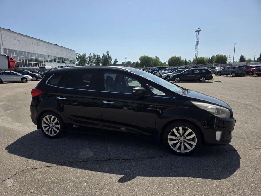 Melns Kia Carens 2014 Marijampole, ar dzinēja tilpumu 1.69 L un nobraukumu 27 tūkst. km par 3700 €, foto 14 vietnē AUTOMOTO.COM.LV