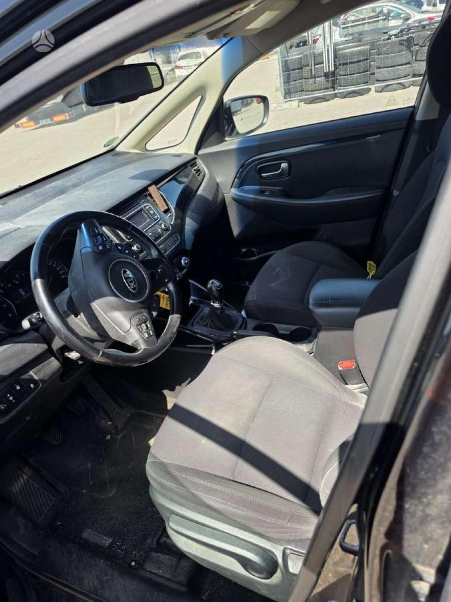 Melns Kia Carens 2014 Marijampole, ar dzinēja tilpumu 1.69 L un nobraukumu 27 tūkst. km par 3700 €, foto 19 vietnē AUTOMOTO.COM.LV