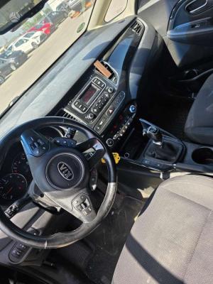 Melns Kia Carens 2014 Marijampole, ar dzinēja tilpumu 1.69 L un nobraukumu 27 tūkst. km par 3700 €, foto 20 vietnē AUTOMOTO.COM.LV