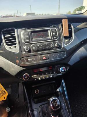 Melns Kia Carens 2014 Marijampole, ar dzinēja tilpumu 1.69 L un nobraukumu 27 tūkst. km par 3700 €, foto 22 vietnē AUTOMOTO.COM.LV