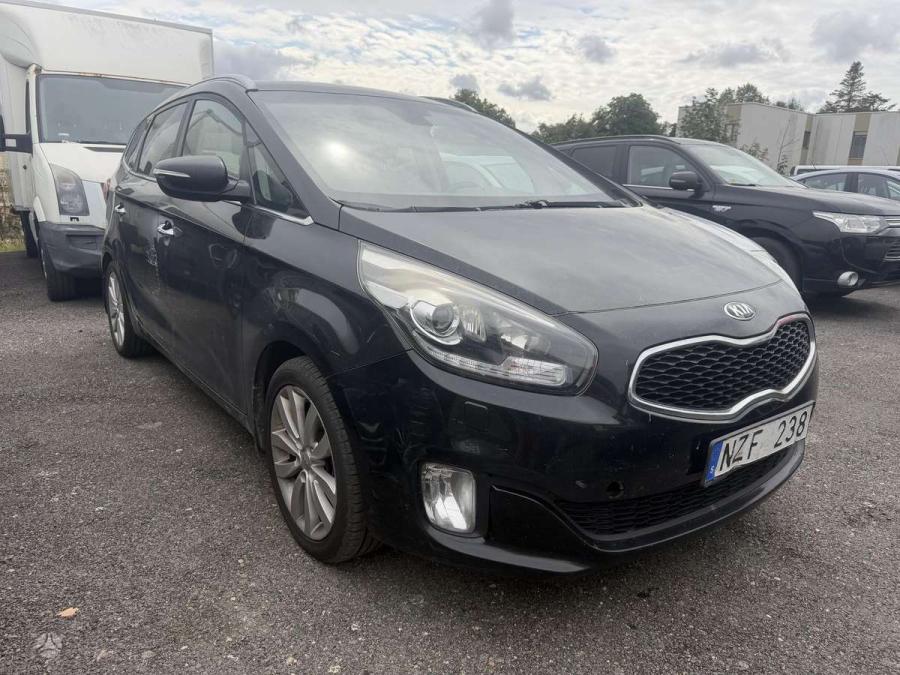 Black Kia Carens 2014 in Kaunas, with an engine capacity of 1.69 L and mileage of 288 thousand km for 1950 €, photo 1 on AUTOMOTO.COM.LV