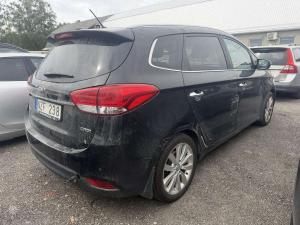 Black Kia Carens 2014 in Kaunas, with an engine capacity of 1.69 L and mileage of 288 thousand km for 1950 €, photo 5 on AUTOMOTO.COM.LV