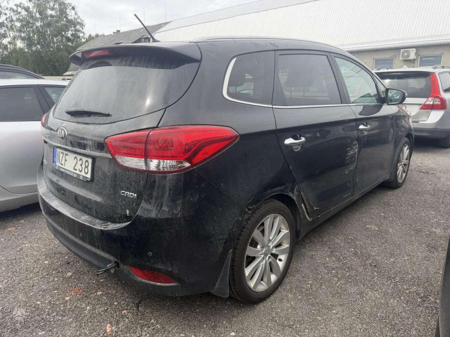 Black Kia Carens 2014 in Kaunas, with an engine capacity of 1.69 L and mileage of 288 thousand km for 1950 €, photo 5 on AUTOMOTO.COM.LV