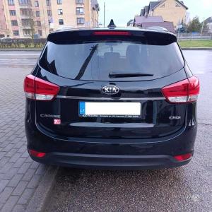 Black Kia Carens 2016 in Kaunas, with an engine capacity of 1.70 L and mileage of 177 thousand km for 7777 €, photo 4 on AUTOMOTO.COM.LV