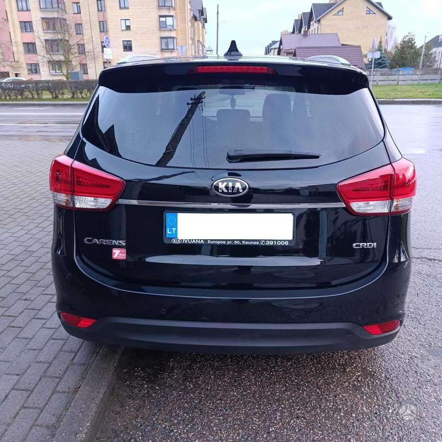 Black Kia Carens 2016 in Kaunas, with an engine capacity of 1.70 L and mileage of 177 thousand km for 7777 €, photo 4 on AUTOMOTO.COM.LV