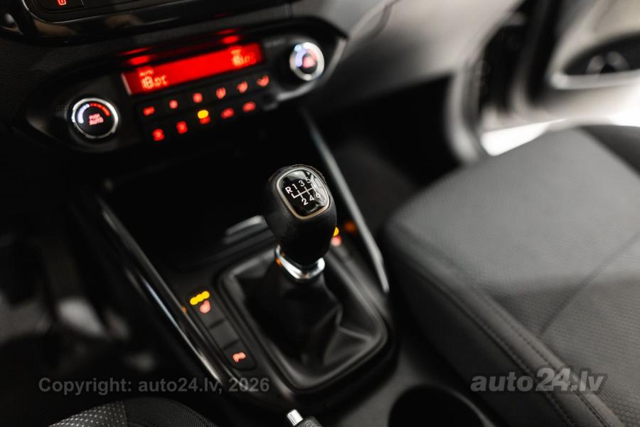 Melns Kia Carens 2014 Tallina, ar dzinēja tilpumu 1.70 L un nobraukumu 201 tūkst. km par 5990 €, foto 25 vietnē AUTOMOTO.COM.LV