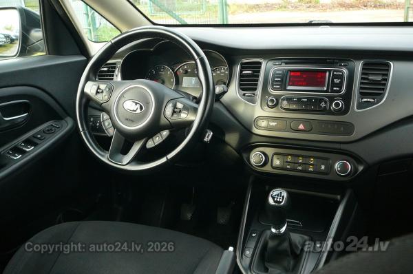 Black Kia Carens 2015 in Johvi, with an engine capacity of 1.70 L and mileage of 199 thousand km for 6900 €, photo 4 on AUTOMOTO.COM.LV