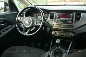 Black Kia Carens 2015 in Johvi, with an engine capacity of 1.70 L and mileage of 199 thousand km for 6900 €, photo 4 on AUTOMOTO.COM.LV