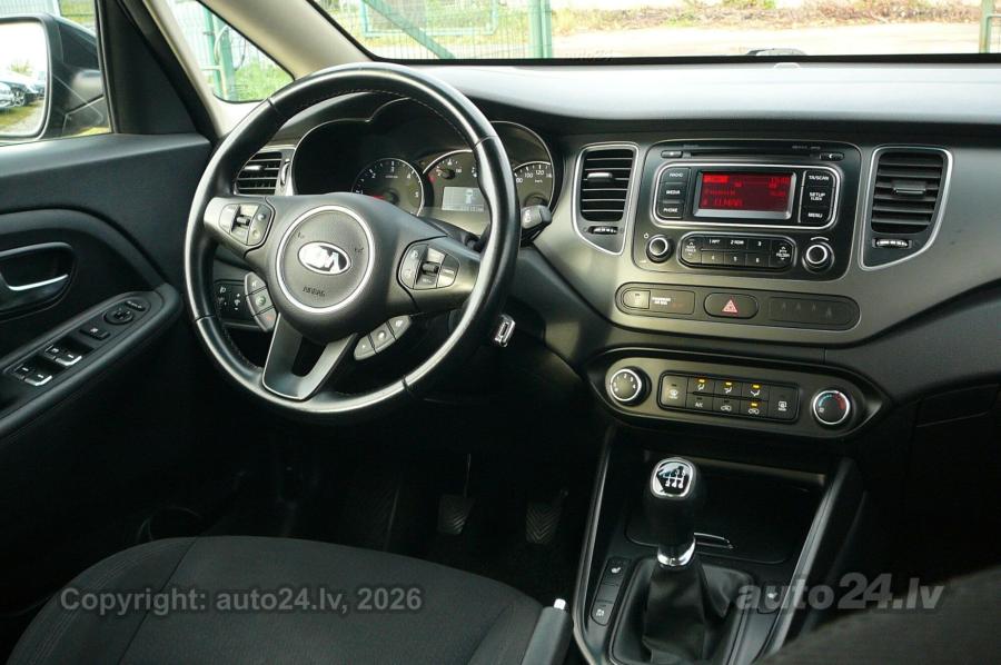Black Kia Carens 2015 in Johvi, with an engine capacity of 1.70 L and mileage of 199 thousand km for 6900 €, photo 4 on AUTOMOTO.COM.LV