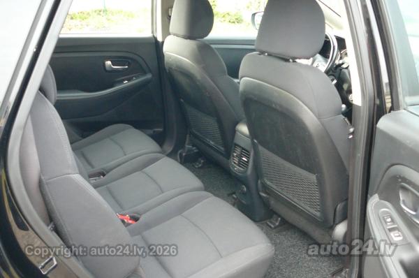 Black Kia Carens 2015 in Johvi, with an engine capacity of 1.70 L and mileage of 199 thousand km for 6900 €, photo 5 on AUTOMOTO.COM.LV