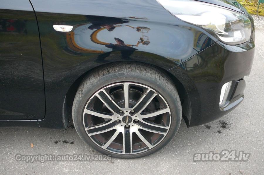 Black Kia Carens 2015 in Johvi, with an engine capacity of 1.70 L and mileage of 199 thousand km for 6900 €, photo 7 on AUTOMOTO.COM.LV