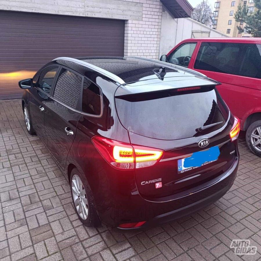 Black Kia Carens 2016 in Kaunas, with an engine capacity of 1.70 L and mileage of 178 thousand km for 7250 €, photo 3 on AUTOMOTO.COM.LV